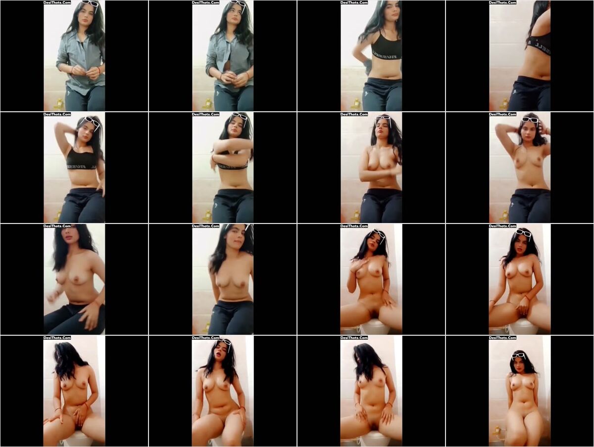 Pakistani Model Strips Naked On Her Toilet Seat, Flaunts Boobs A