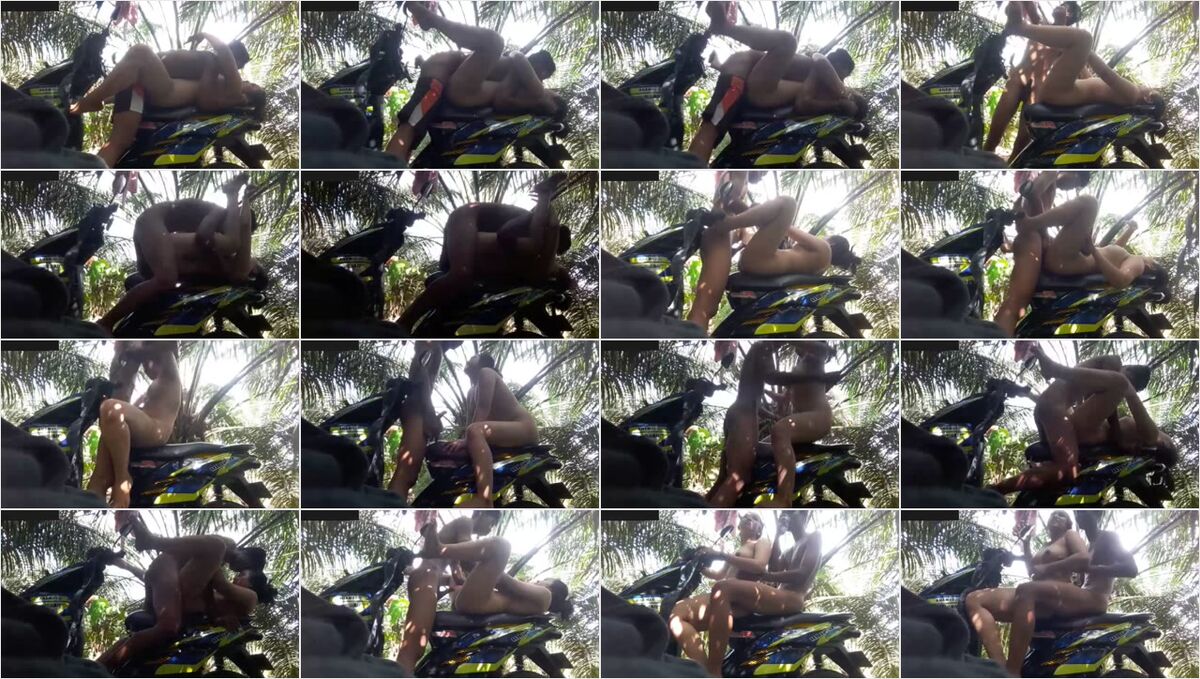 Bokep ABG Mesum Ngewe di Atas Motor di Kebun Bahaya Ta
